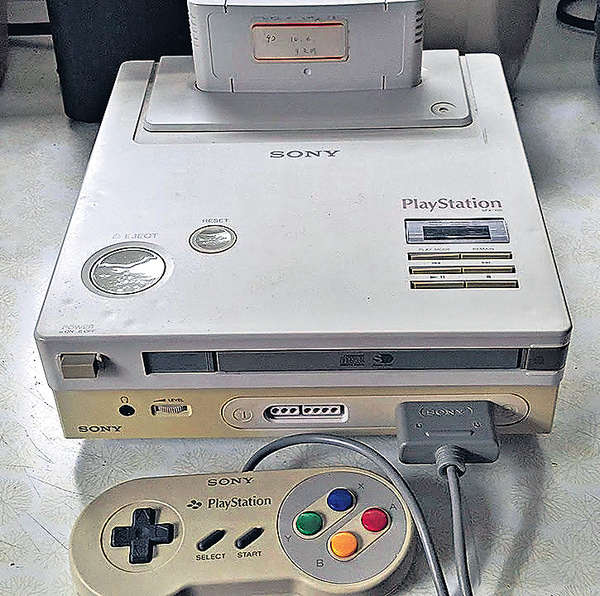 罕見「任天堂×PS」遊戲機 全球餘二百部 估值27萬 - 晴報 - 中國/國際 - 國際 - D150708